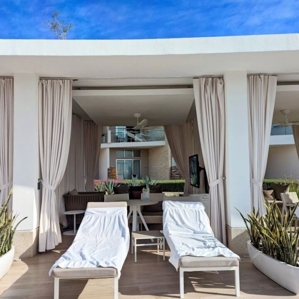 How To Get a FREE Poolside Cabana in Mexico – Molly's Travels